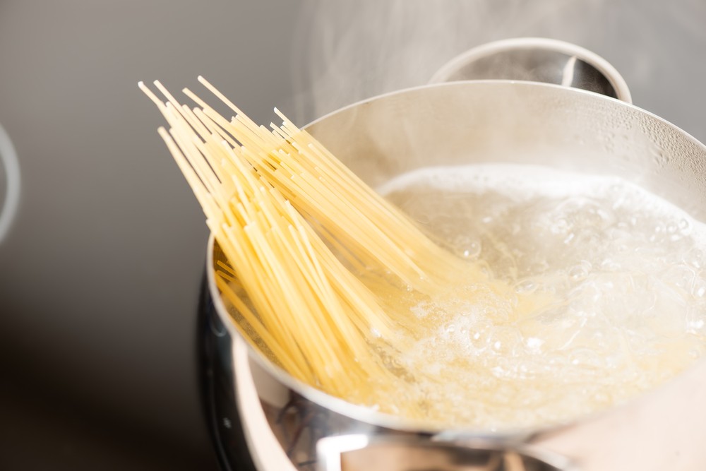 6 modi per riutilizzare l'acqua di cottura della pasta | Agrodolce