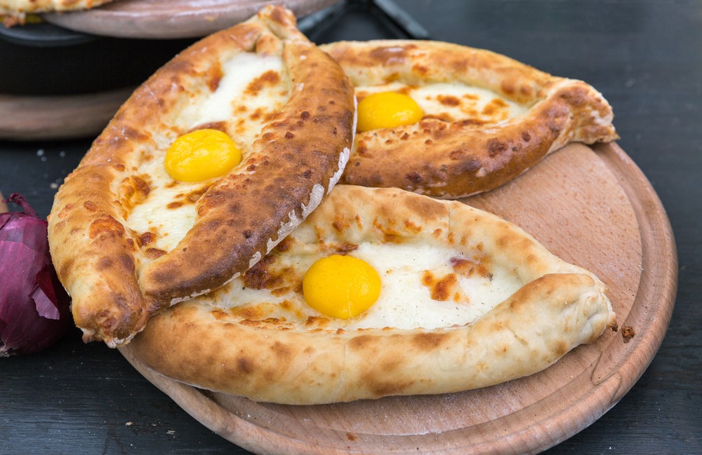 Khachapuri, la versione georgiana della pizza | Agrodolce