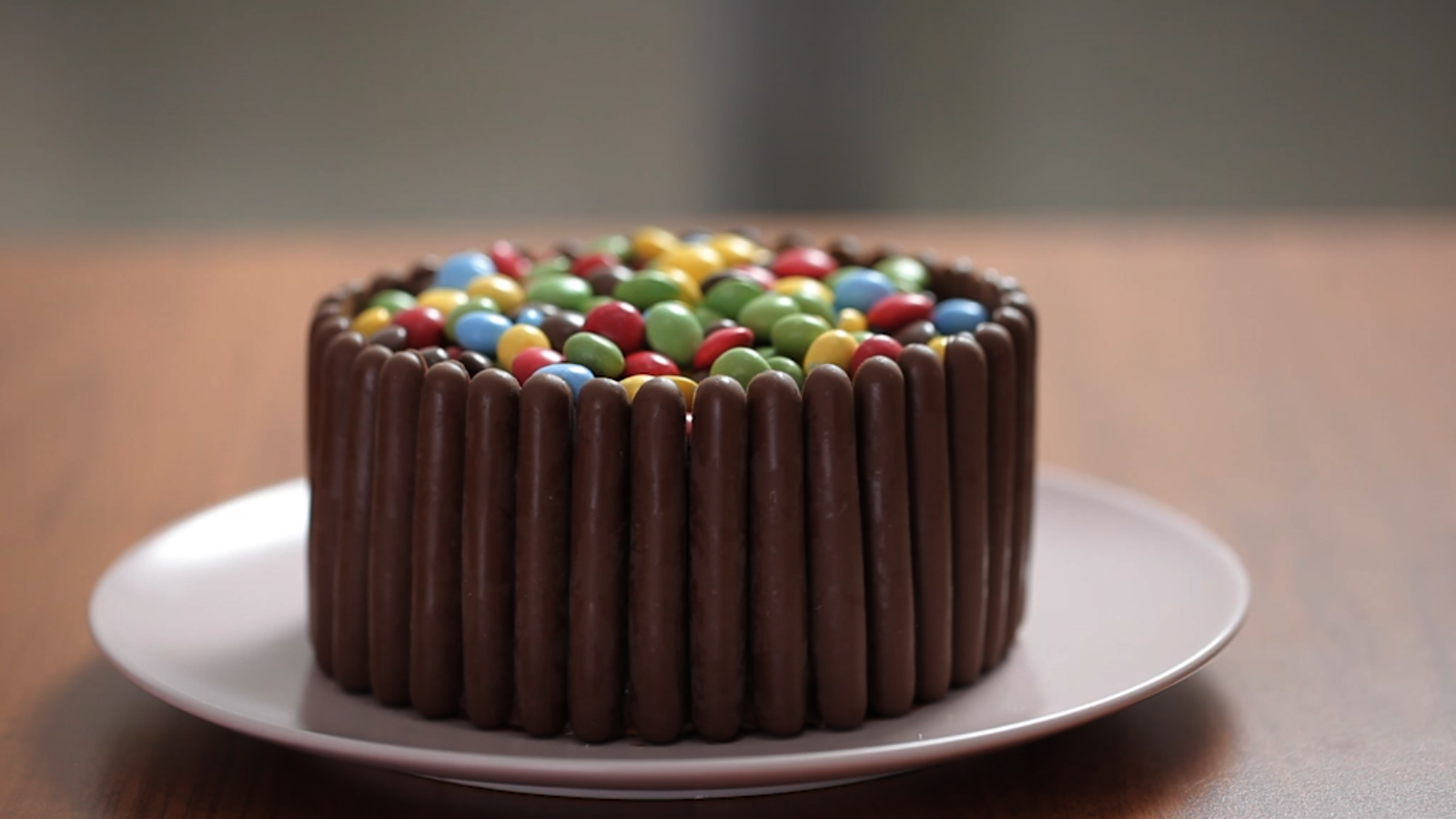 Torta Smarties: ingredienti e preparazione, video ricetta | Agrodolce