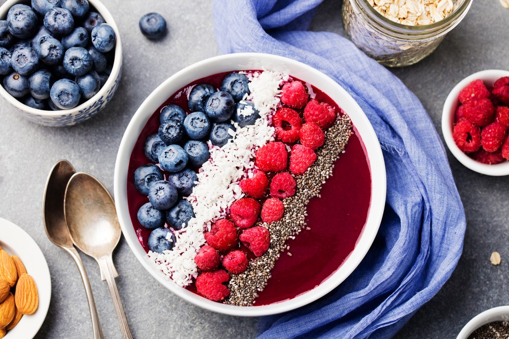 Acai bowl: cos'è, come si prepara e i topping più invitanti - Agrodolce