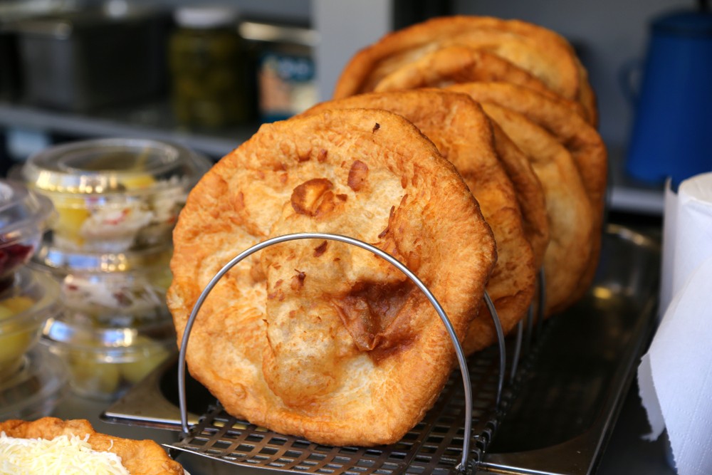 Langos, la pizza fritta dell'Ungheria - Agrodolce