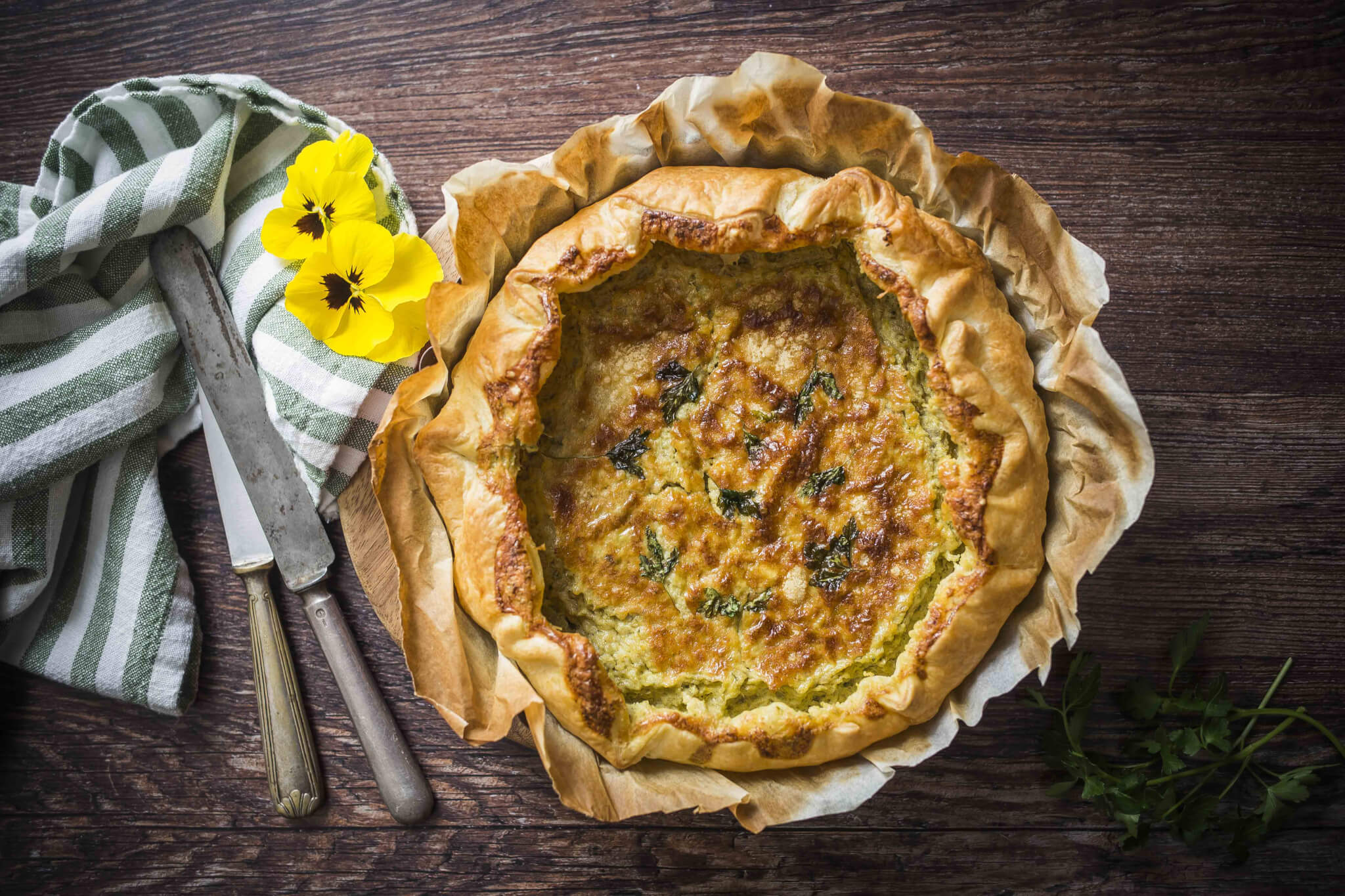 Torta sfogliata con carciofi, pesto e stracchino: il piatto di ...