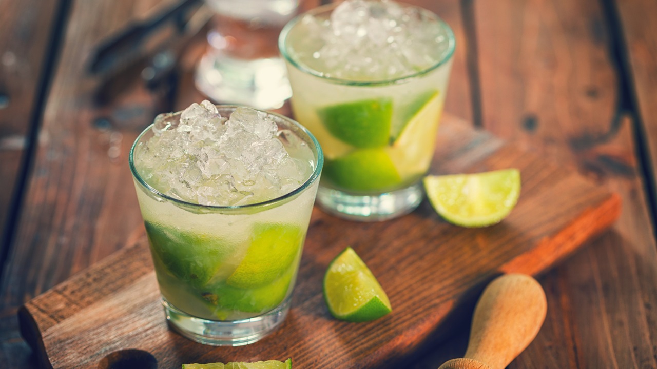 Cachaça: storia, origini, preparazione e usi in cucina - Agrodolce