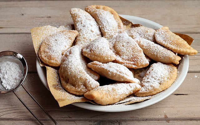 Cassatelle di ricotta siciliane: ricetta dei ravioli dolci | Agrodolce
